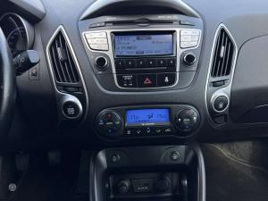 Grey Hyundai ix35 2013 in Vilnius, with an engine capacity of 1.60 L and mileage of 228 thousand km for 5390 €, photo 27 on AUTOMOTO.COM.LV