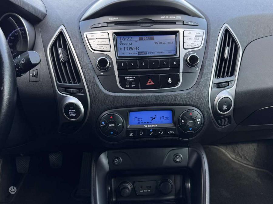Grey Hyundai ix35 2013 in Vilnius, with an engine capacity of 1.60 L and mileage of 228 thousand km for 5390 €, photo 27 on AUTOMOTO.COM.LV