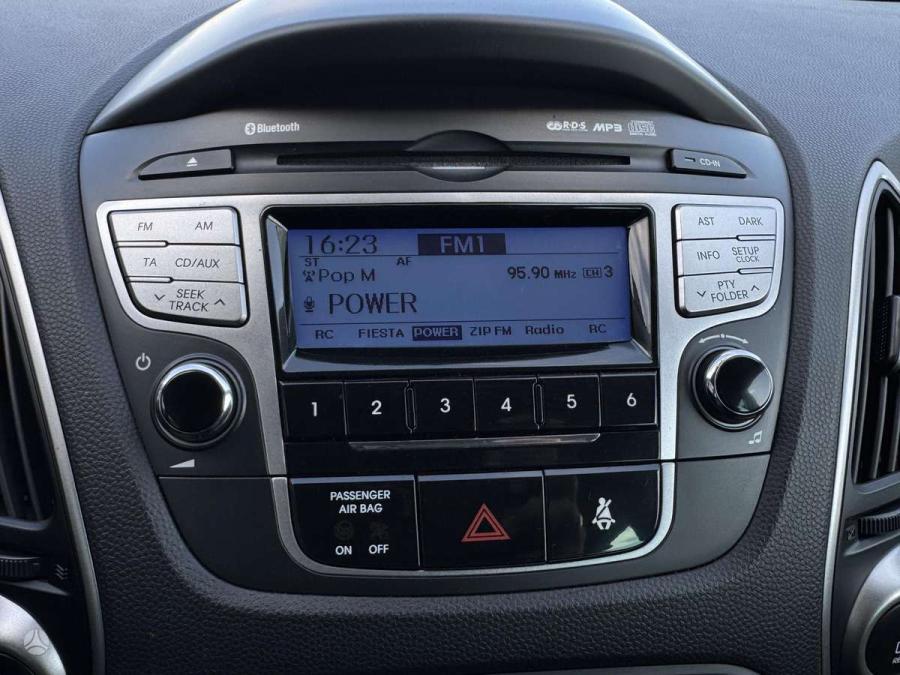 Grey Hyundai ix35 2013 in Vilnius, with an engine capacity of 1.60 L and mileage of 228 thousand km for 5390 €, photo 28 on AUTOMOTO.COM.LV