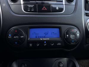 Grey Hyundai ix35 2013 in Vilnius, with an engine capacity of 1.60 L and mileage of 228 thousand km for 5390 €, photo 29 on AUTOMOTO.COM.LV