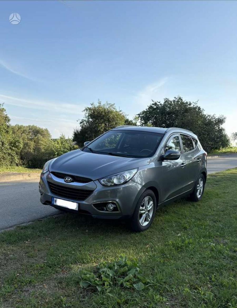 Grey Hyundai ix35 2013 in Marijampole, with an engine capacity of 1.69 L and mileage of 280 thousand km for 5900 €, photo 1 on AUTOMOTO.COM.LV