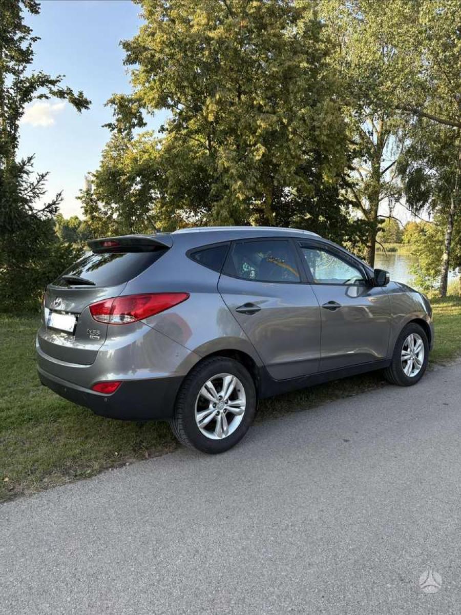 Grey Hyundai ix35 2013 in Marijampole, with an engine capacity of 1.69 L and mileage of 280 thousand km for 5900 €, photo 5 on AUTOMOTO.COM.LV