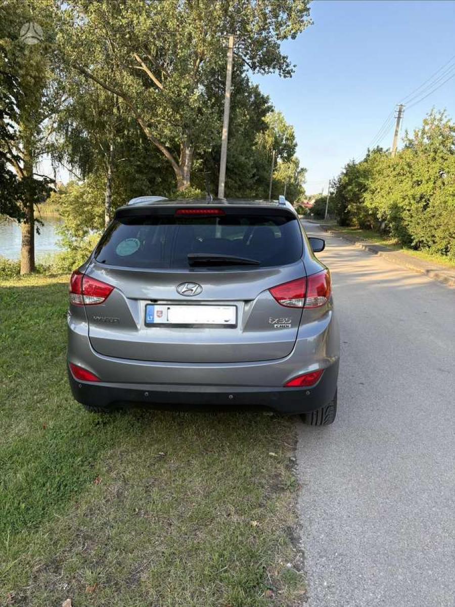 Grey Hyundai ix35 2013 in Marijampole, with an engine capacity of 1.69 L and mileage of 280 thousand km for 5900 €, photo 6 on AUTOMOTO.COM.LV