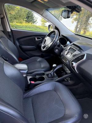 Grey Hyundai ix35 2013 in Marijampole, with an engine capacity of 1.69 L and mileage of 280 thousand km for 5900 €, photo 7 on AUTOMOTO.COM.LV