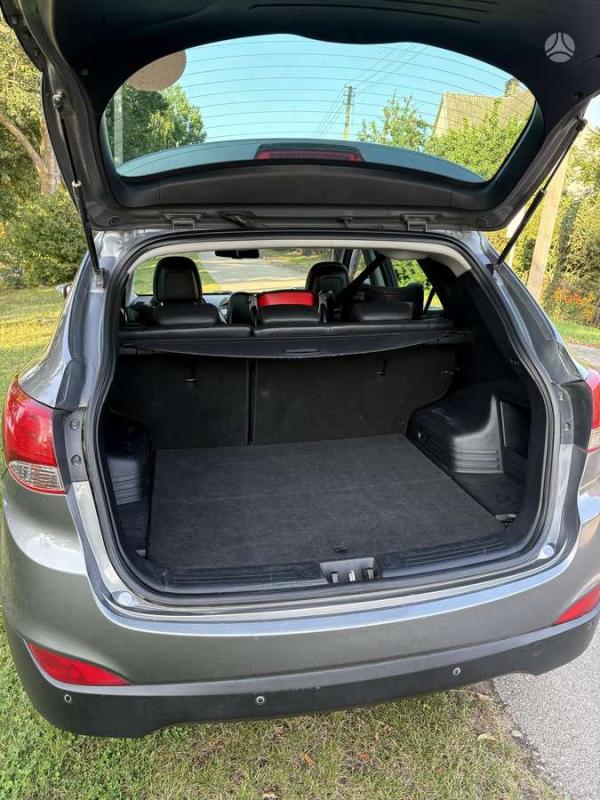 Grey Hyundai ix35 2013 in Marijampole, with an engine capacity of 1.69 L and mileage of 280 thousand km for 5900 €, photo 10 on AUTOMOTO.COM.LV