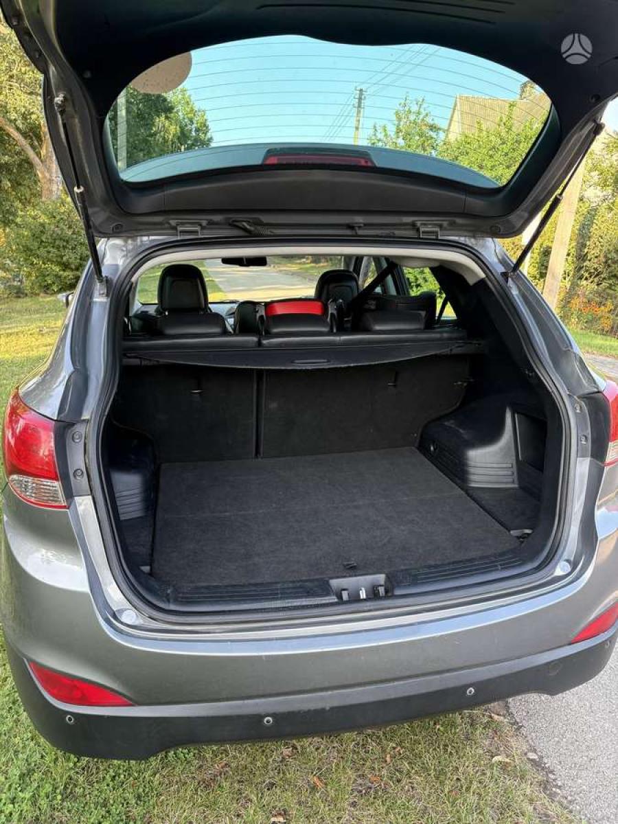 Grey Hyundai ix35 2013 in Marijampole, with an engine capacity of 1.69 L and mileage of 280 thousand km for 5900 €, photo 11 on AUTOMOTO.COM.LV