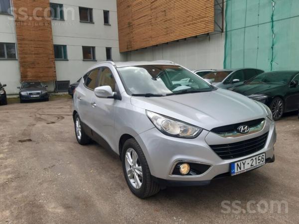 Pelēks Hyundai ix35 2013 Daugavpils, ar dzinēja tilpumu 1.70 L un nobraukumu 0 tūkst. km par 6950 €, foto 4 vietnē AUTOMOTO.COM.LV
