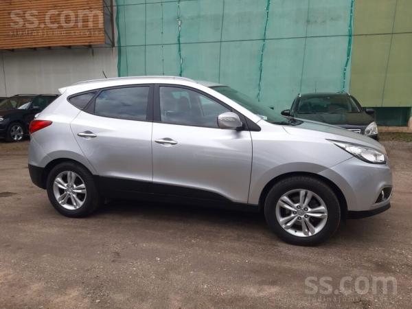 Pelēks Hyundai ix35 2013 Daugavpils, ar dzinēja tilpumu 1.70 L un nobraukumu 0 tūkst. km par 6950 €, foto 5 vietnē AUTOMOTO.COM.LV