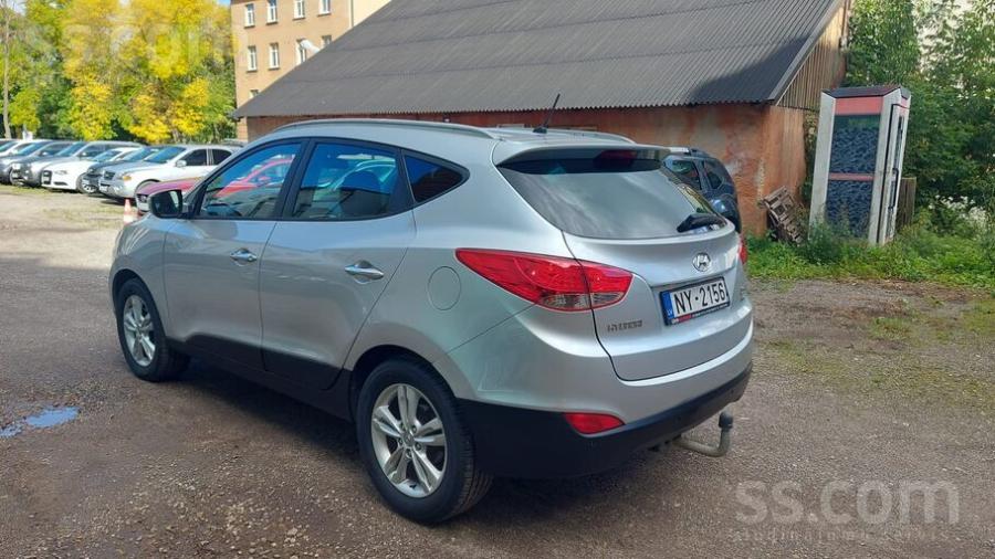 Grey Hyundai ix35 2013 in Daugavpils, with an engine capacity of 1.70 L and mileage of 0 thousand km for 6500 €, photo 12 on AUTOMOTO.COM.LV