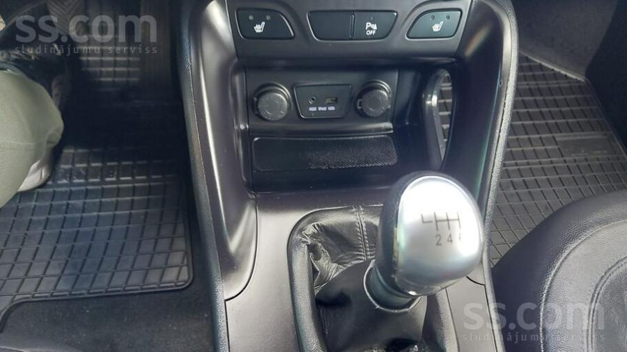 Grey Hyundai ix35 2013 in Daugavpils, with an engine capacity of 1.70 L and mileage of 0 thousand km for 6500 €, photo 18 on AUTOMOTO.COM.LV