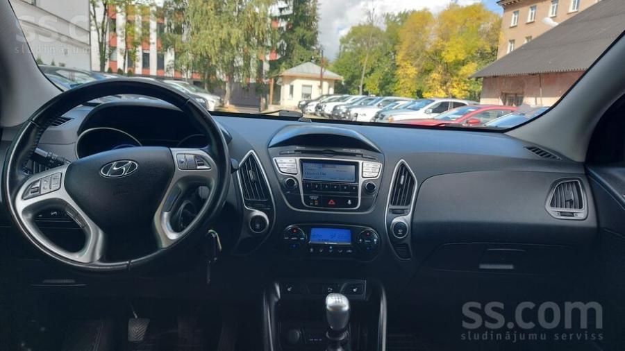 Grey Hyundai ix35 2013 in Daugavpils, with an engine capacity of 1.70 L and mileage of 0 thousand km for 6500 €, photo 21 on AUTOMOTO.COM.LV