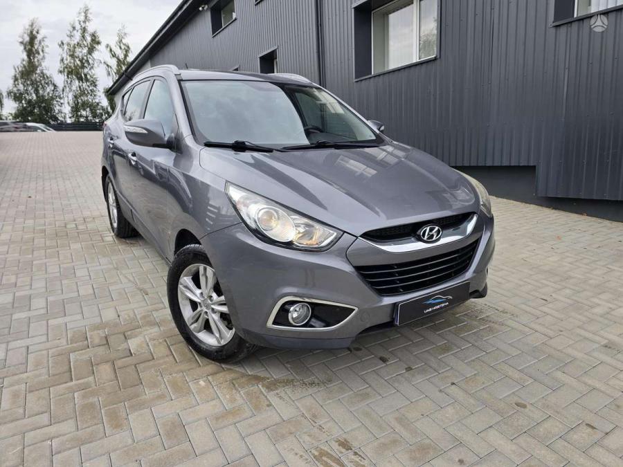 Grey Hyundai ix35 2013 in Telschi, with an engine capacity of 2.00 L and mileage of 161 thousand km for 7600 €, photo 1 on AUTOMOTO.COM.LV