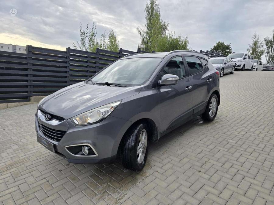Grey Hyundai ix35 2013 in Telschi, with an engine capacity of 2.00 L and mileage of 161 thousand km for 7600 €, photo 3 on AUTOMOTO.COM.LV