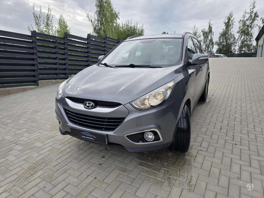 Grey Hyundai ix35 2013 in Telschi, with an engine capacity of 2.00 L and mileage of 161 thousand km for 7600 €, photo 4 on AUTOMOTO.COM.LV