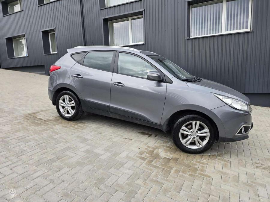 Grey Hyundai ix35 2013 in Telschi, with an engine capacity of 2.00 L and mileage of 161 thousand km for 7600 €, photo 6 on AUTOMOTO.COM.LV