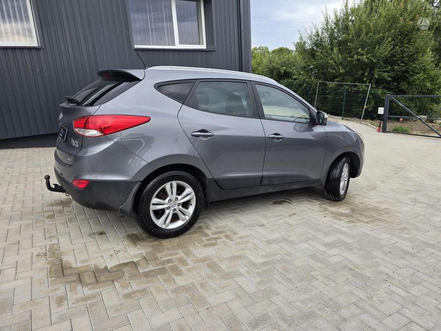 Grey Hyundai ix35 2013 in Telschi, with an engine capacity of 2.00 L and mileage of 161 thousand km for 7600 €, photo 7 on AUTOMOTO.COM.LV