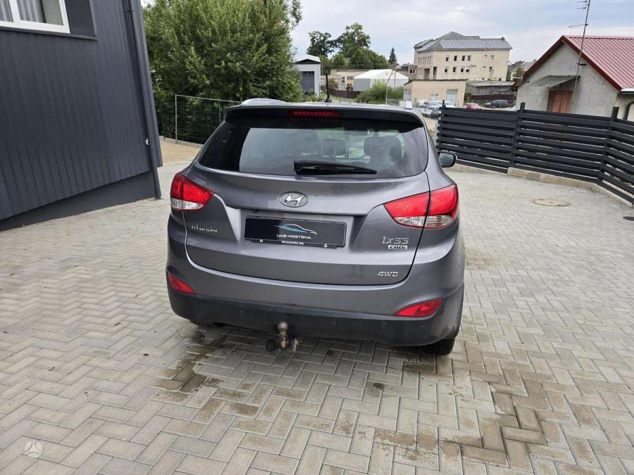 Grey Hyundai ix35 2013 in Telschi, with an engine capacity of 2.00 L and mileage of 161 thousand km for 7600 €, photo 9 on AUTOMOTO.COM.LV