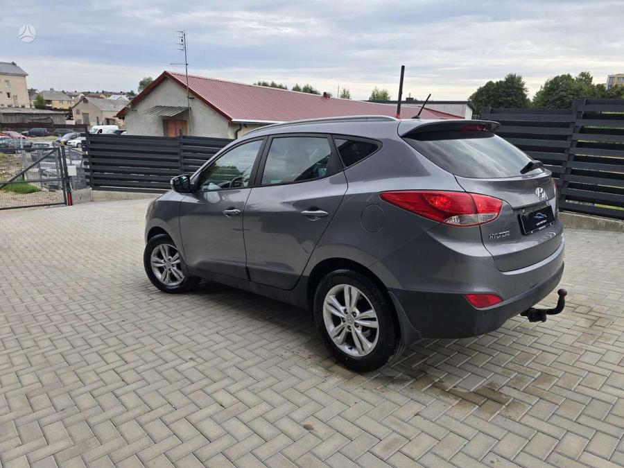 Grey Hyundai ix35 2013 in Telschi, with an engine capacity of 2.00 L and mileage of 161 thousand km for 7600 €, photo 11 on AUTOMOTO.COM.LV