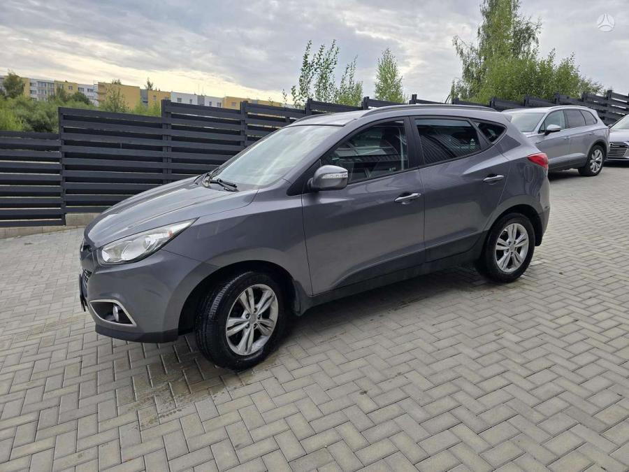 Grey Hyundai ix35 2013 in Telschi, with an engine capacity of 2.00 L and mileage of 161 thousand km for 7600 €, photo 13 on AUTOMOTO.COM.LV