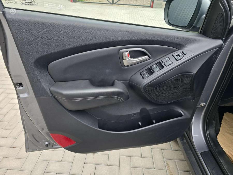Grey Hyundai ix35 2013 in Telschi, with an engine capacity of 2.00 L and mileage of 161 thousand km for 7600 €, photo 16 on AUTOMOTO.COM.LV
