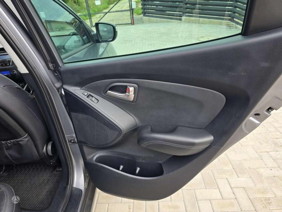 Grey Hyundai ix35 2013 in Telschi, with an engine capacity of 2.00 L and mileage of 161 thousand km for 7600 €, photo 30 on AUTOMOTO.COM.LV