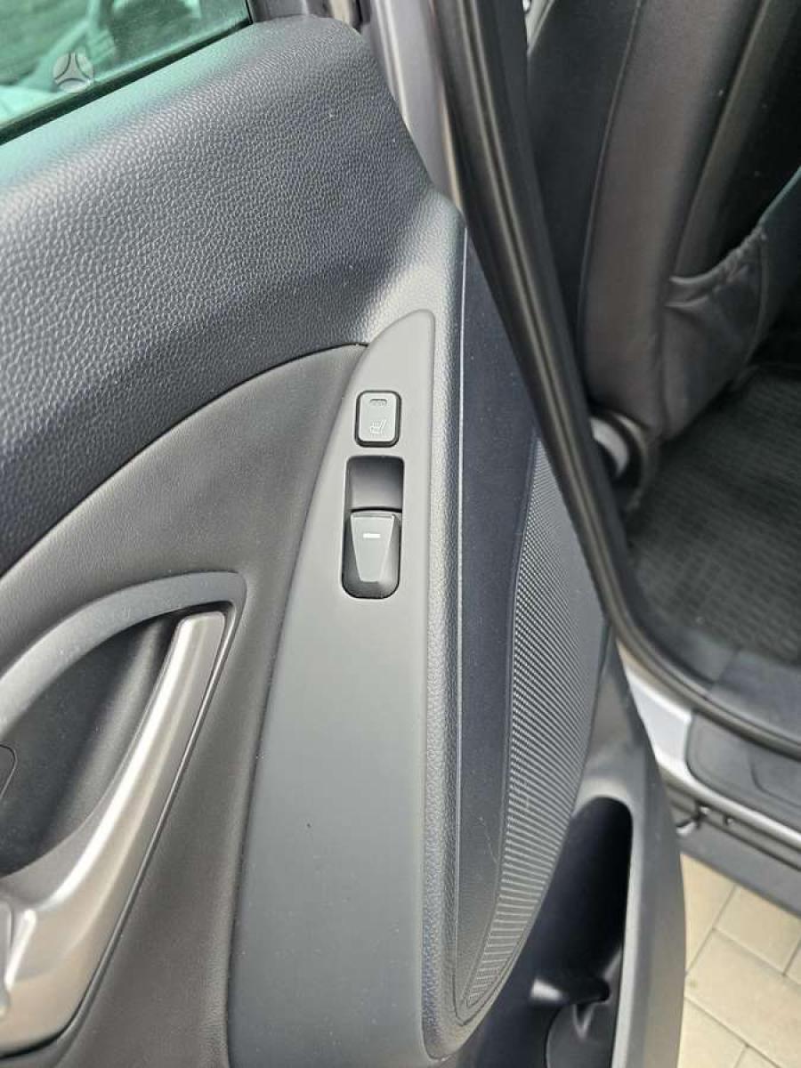 Grey Hyundai ix35 2013 in Telschi, with an engine capacity of 2.00 L and mileage of 161 thousand km for 7600 €, photo 35 on AUTOMOTO.COM.LV