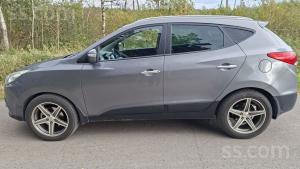 Pelēks Hyundai ix35 2013 Rīga, ar dzinēja tilpumu 2.00 L un nobraukumu 220 tūkst. km par 6200 €, foto  vietnē AUTOMOTO.COM.LV