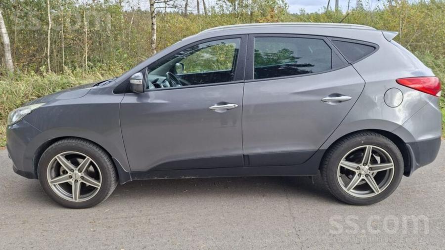 Pelēks Hyundai ix35 2013 Rīga, ar dzinēja tilpumu 2.00 L un nobraukumu 220 tūkst. km par 6200 €, foto 1 vietnē AUTOMOTO.COM.LV