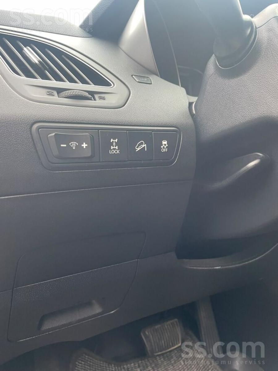 Pelēks Hyundai ix35 2013 Rīga, ar dzinēja tilpumu 2.00 L un nobraukumu 220 tūkst. km par 6200 €, foto 3 vietnē AUTOMOTO.COM.LV