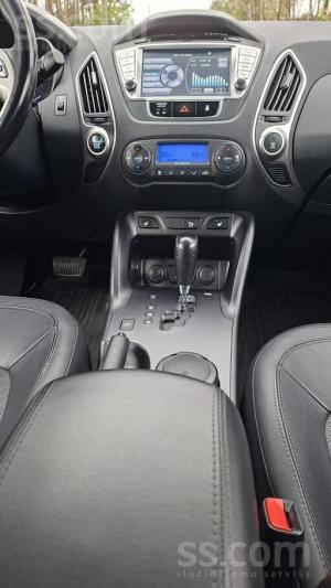 Pelēks Hyundai ix35 2013 Rīga, ar dzinēja tilpumu 2.00 L un nobraukumu 220 tūkst. km par 6200 €, foto 6 vietnē AUTOMOTO.COM.LV