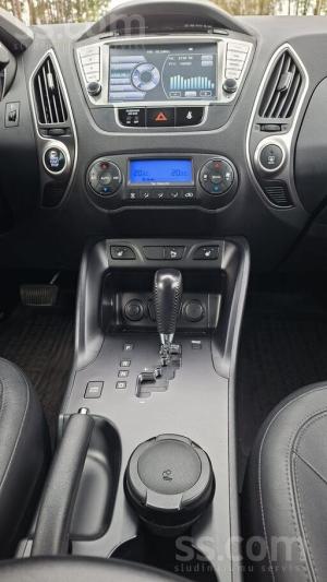 Pelēks Hyundai ix35 2013 Rīga, ar dzinēja tilpumu 2.00 L un nobraukumu 220 tūkst. km par 6200 €, foto 10 vietnē AUTOMOTO.COM.LV