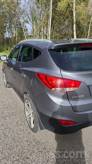Pelēks Hyundai ix35 2013 Rīga, ar dzinēja tilpumu 2.00 L un nobraukumu 220 tūkst. km par 6200 €, foto 12 vietnē AUTOMOTO.COM.LV