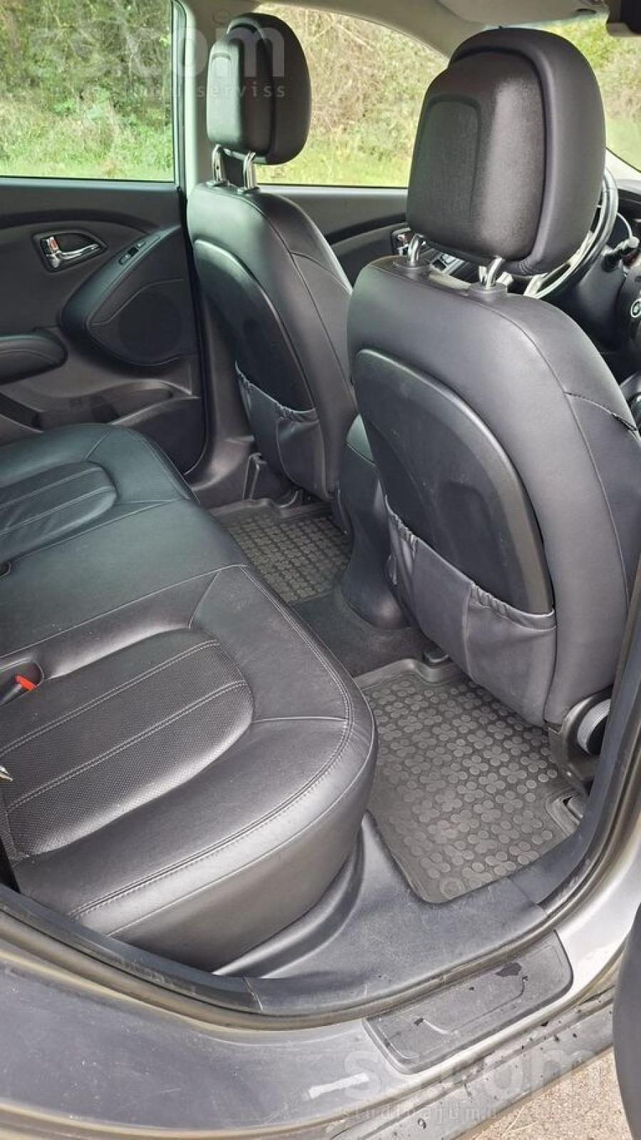 Pelēks Hyundai ix35 2013 Rīga, ar dzinēja tilpumu 2.00 L un nobraukumu 220 tūkst. km par 6200 €, foto 16 vietnē AUTOMOTO.COM.LV