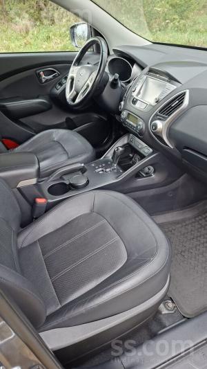 Pelēks Hyundai ix35 2013 Rīga, ar dzinēja tilpumu 2.00 L un nobraukumu 220 tūkst. km par 6200 €, foto 22 vietnē AUTOMOTO.COM.LV