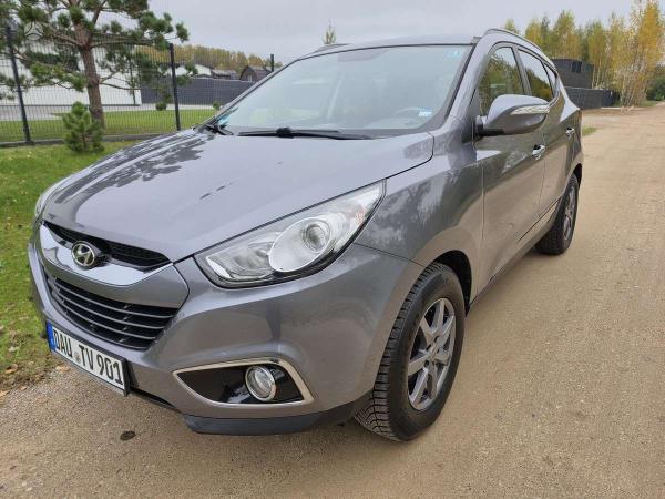 Grey Hyundai ix35 2013 in Utena, with an engine capacity of 2.00 L and mileage of 271 thousand km for 4200 €, photo 3 on AUTOMOTO.COM.LV