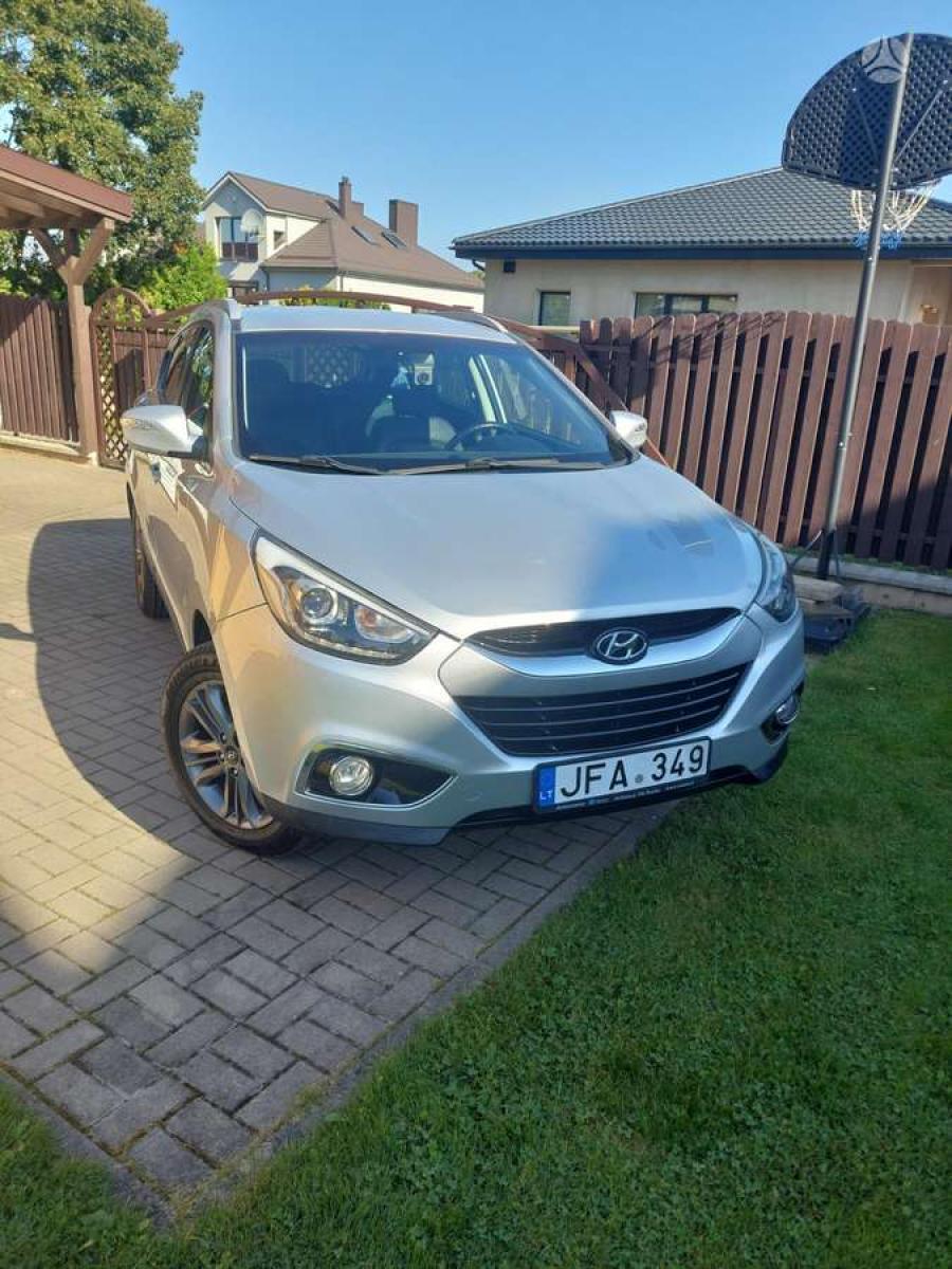 Grey Hyundai ix35 2014 in Siauliai, with an engine capacity of 1.59 L and mileage of 141 thousand km for 7700 €, photo 1 on AUTOMOTO.COM.LV