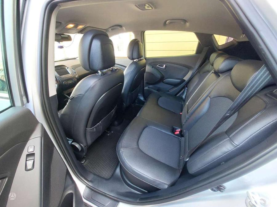 Grey Hyundai ix35 2014 in Siauliai, with an engine capacity of 1.59 L and mileage of 141 thousand km for 7700 €, photo 7 on AUTOMOTO.COM.LV