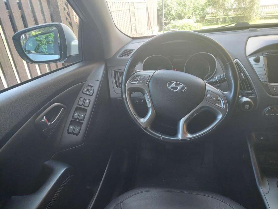 Grey Hyundai ix35 2014 in Siauliai, with an engine capacity of 1.59 L and mileage of 141 thousand km for 7700 €, photo 9 on AUTOMOTO.COM.LV
