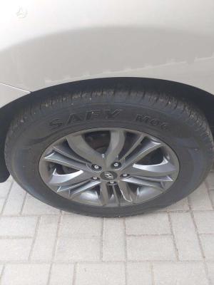 Grey Hyundai ix35 2014 in Siauliai, with an engine capacity of 1.59 L and mileage of 141 thousand km for 7700 €, photo 10 on AUTOMOTO.COM.LV