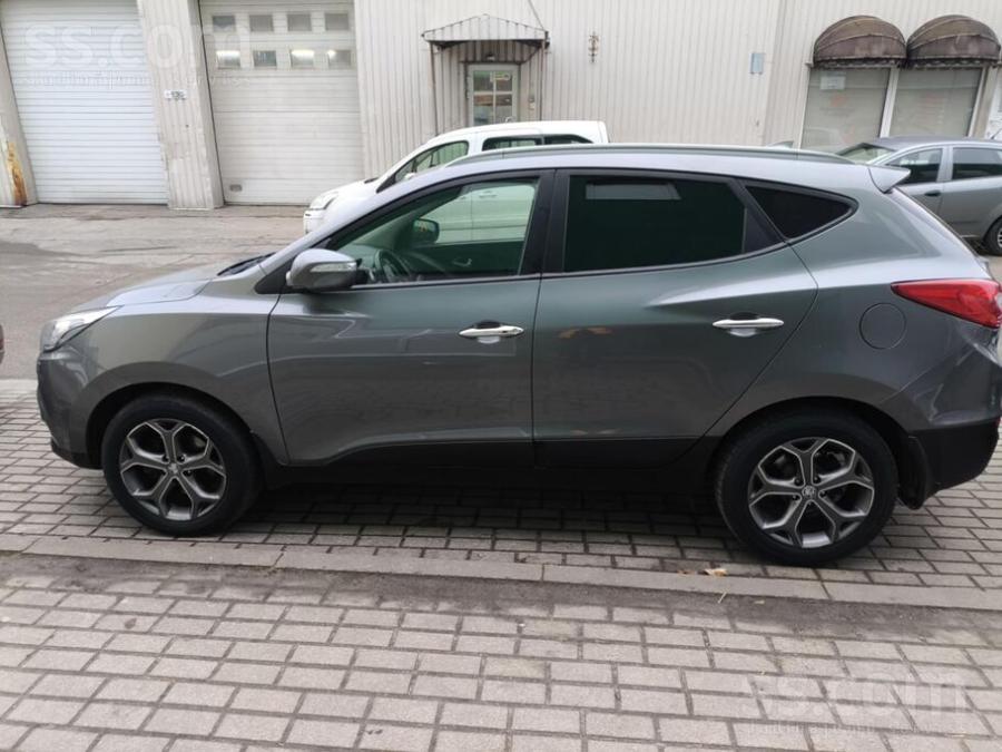 Pelēks Hyundai ix35 2014 Rīga, ar dzinēja tilpumu 2.00 L un nobraukumu 134 tūkst. km par 10500 €, foto 1 vietnē AUTOMOTO.COM.LV