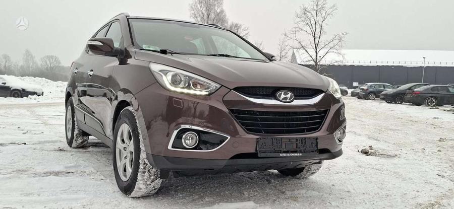 Grey Hyundai ix35 2014 in Kaunas, with an engine capacity of 2.00 L and mileage of 139 thousand km for 8650 €, photo 2 on AUTOMOTO.COM.LV