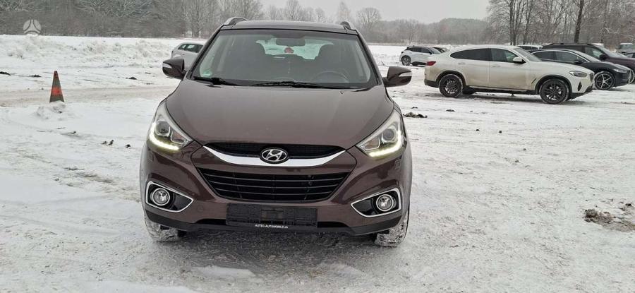 Grey Hyundai ix35 2014 in Kaunas, with an engine capacity of 2.00 L and mileage of 139 thousand km for 8650 €, photo 3 on AUTOMOTO.COM.LV