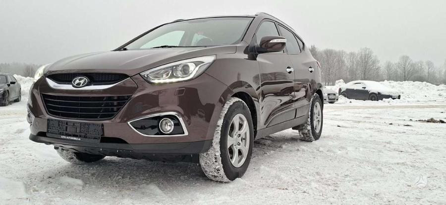 Grey Hyundai ix35 2014 in Kaunas, with an engine capacity of 2.00 L and mileage of 139 thousand km for 8650 €, photo 4 on AUTOMOTO.COM.LV