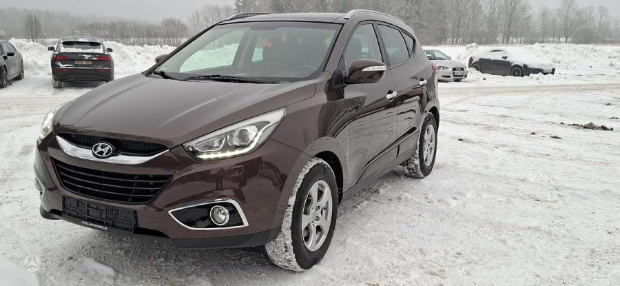 Grey Hyundai ix35 2014 in Kaunas, with an engine capacity of 2.00 L and mileage of 139 thousand km for 8650 €, photo 5 on AUTOMOTO.COM.LV