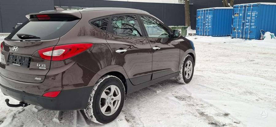 Grey Hyundai ix35 2014 in Kaunas, with an engine capacity of 2.00 L and mileage of 139 thousand km for 8650 €, photo 8 on AUTOMOTO.COM.LV