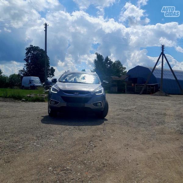 Grey Hyundai ix35 2014 in Marijampole, with an engine capacity of 1.70 L and mileage of 320 thousand km for 4850 €, photo 3 on AUTOMOTO.COM.LV