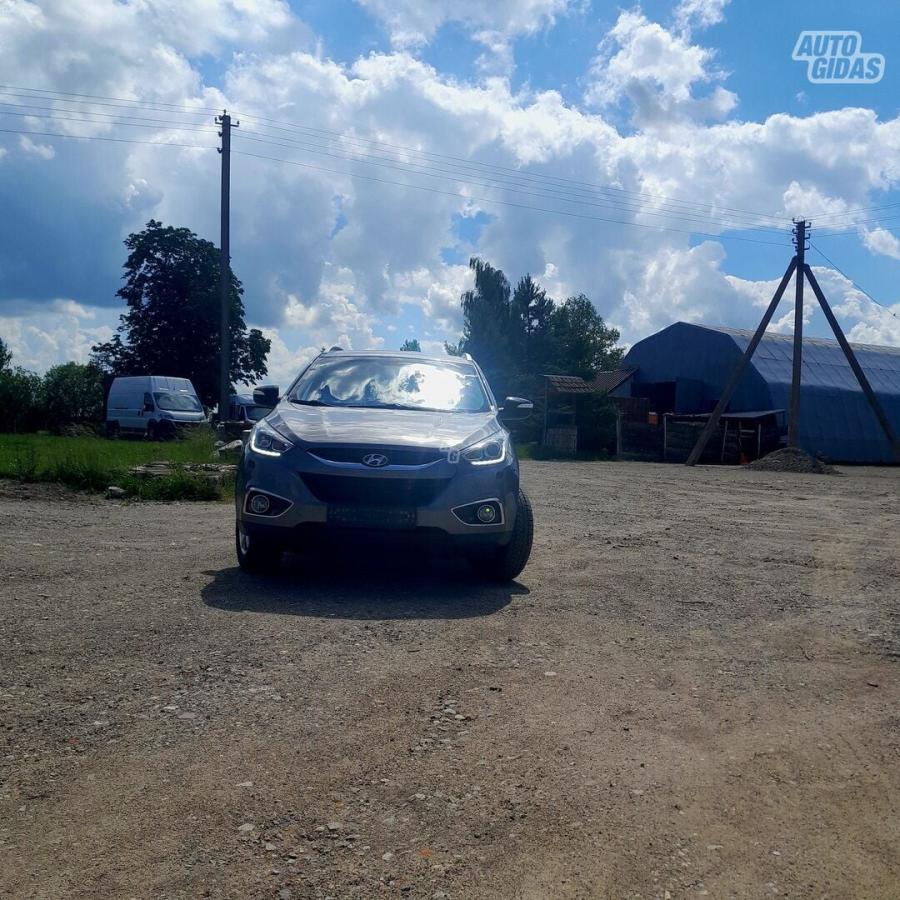 Grey Hyundai ix35 2014 in Marijampole, with an engine capacity of 1.70 L and mileage of 320 thousand km for 4850 €, photo 4 on AUTOMOTO.COM.LV