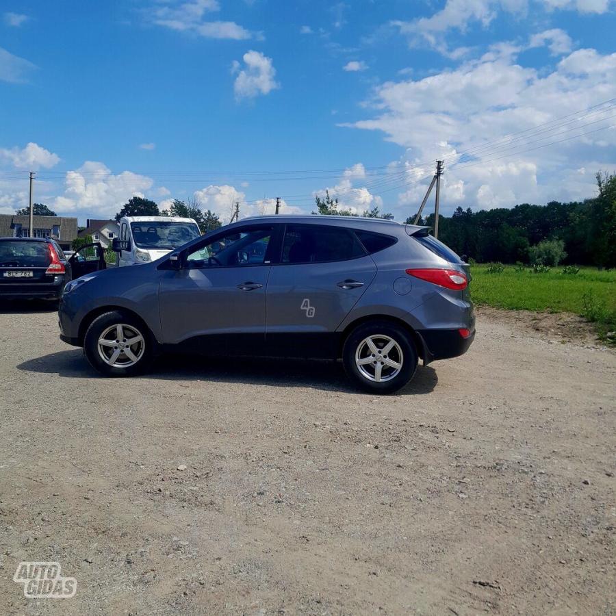 Grey Hyundai ix35 2014 in Marijampole, with an engine capacity of 1.70 L and mileage of 320 thousand km for 4850 €, photo 5 on AUTOMOTO.COM.LV