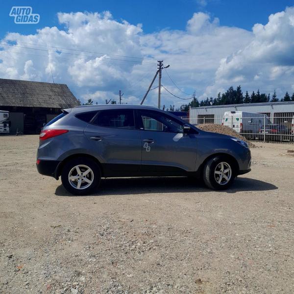 Grey Hyundai ix35 2014 in Marijampole, with an engine capacity of 1.70 L and mileage of 320 thousand km for 4850 €, photo 5 on AUTOMOTO.COM.LV