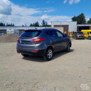 Grey Hyundai ix35 2014 in Marijampole, with an engine capacity of 1.70 L and mileage of 320 thousand km for 4850 €, photo 7 on AUTOMOTO.COM.LV